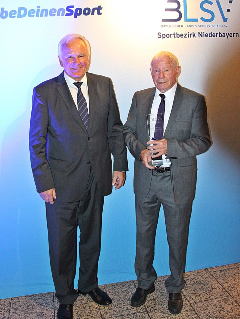 Verein - Hohe Auszeichnung für Ernst Helmel • TV Dingolfing e.V ...