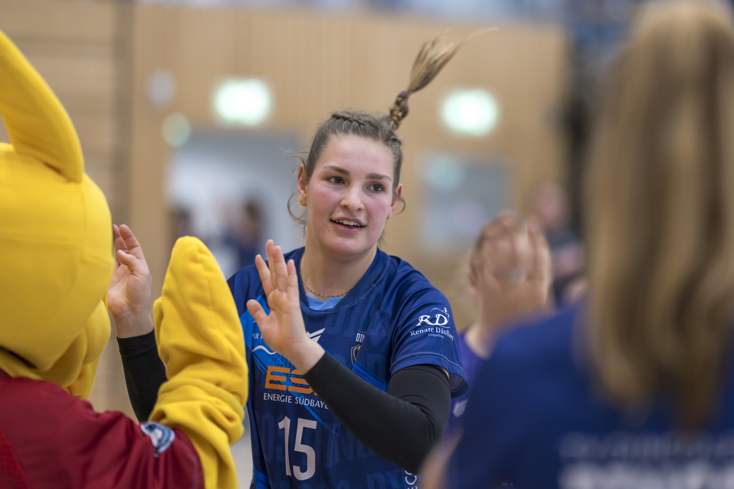 Volleyball 2.Bundesliga Pro Damen - Kapitänin und Zuspielerin Samira bleibt beim TVD • TV ...